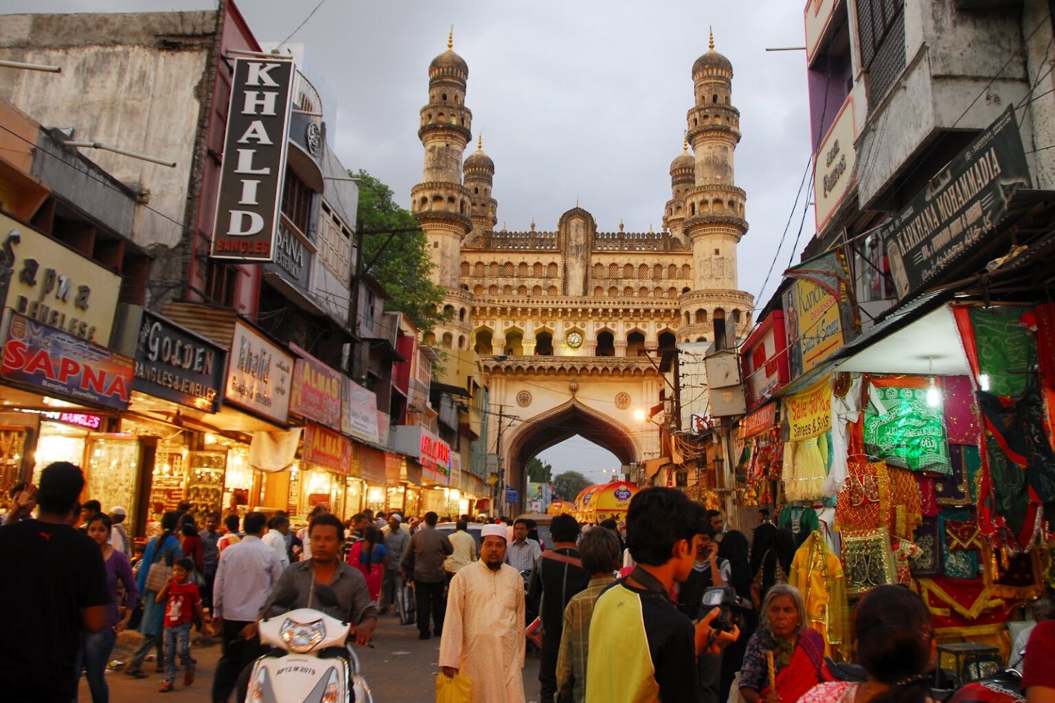 Top 10 Street Shopping Places in India